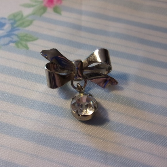 Jewelry | Vtg Silver Tone Bow Rhinestone Dangle Brooch | Poshmark